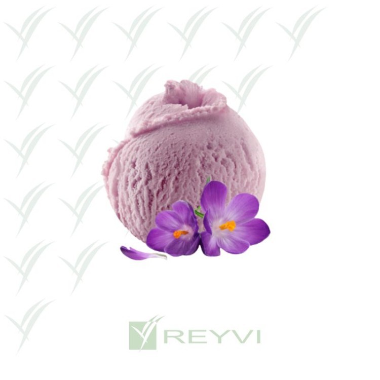Helado artesano de violeta con delicado toque floral
